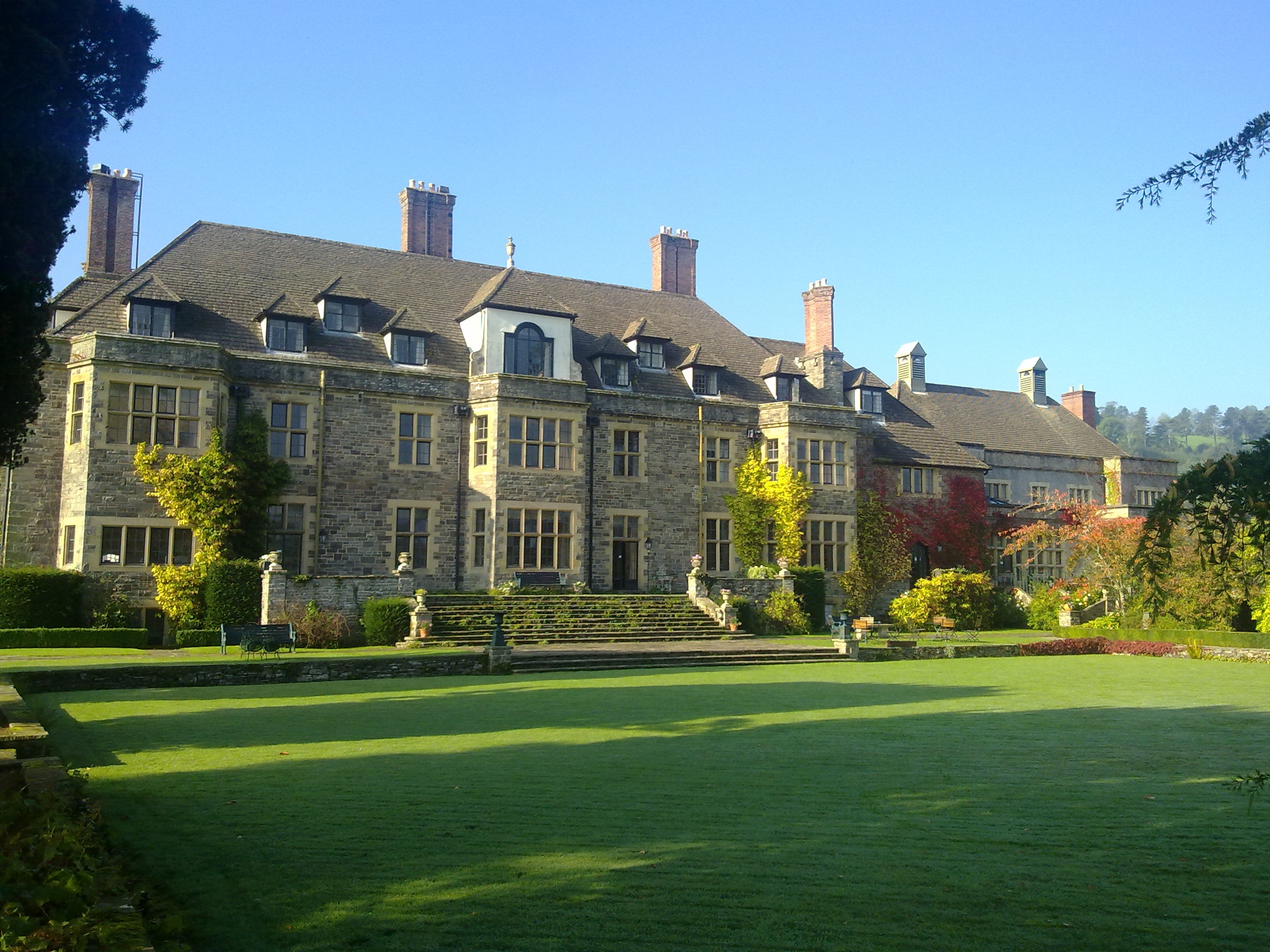 Llangoed Hall – Tranquil Hideaway in The Heart of the Welsh Countryside ...