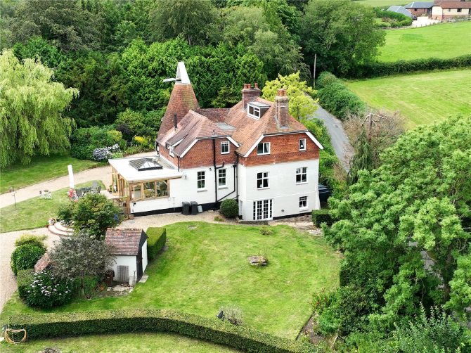 Roger Daltrey Net Worth: $90 Million, Career & Legacy