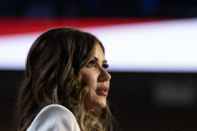 Kristi Noem Wikipedia, Biography, Age, Family, Height, Net Worth, Fast ...