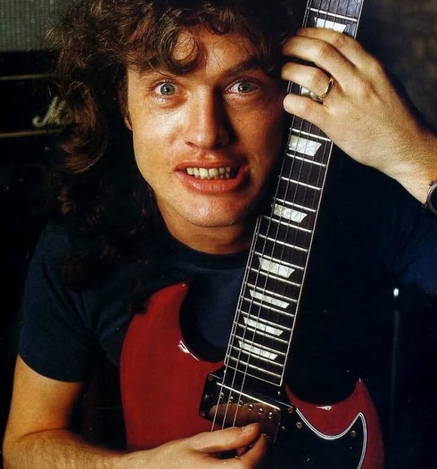 Angus Young Wikipedia, Biography, Age, Family, Height, Net Worth, Fast Facts Wikibious