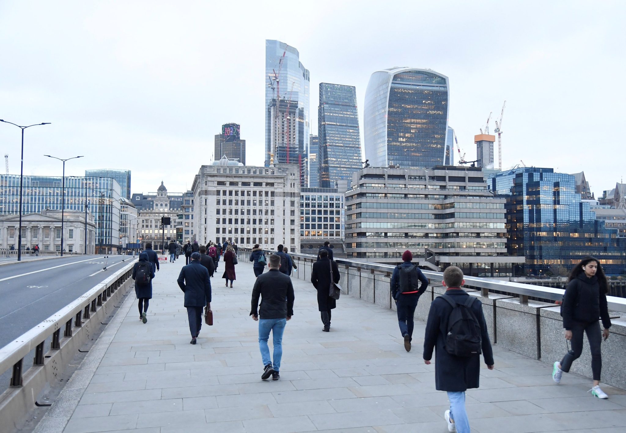 OECD Warns Inflation Squeeze Could Slow UK Recovery